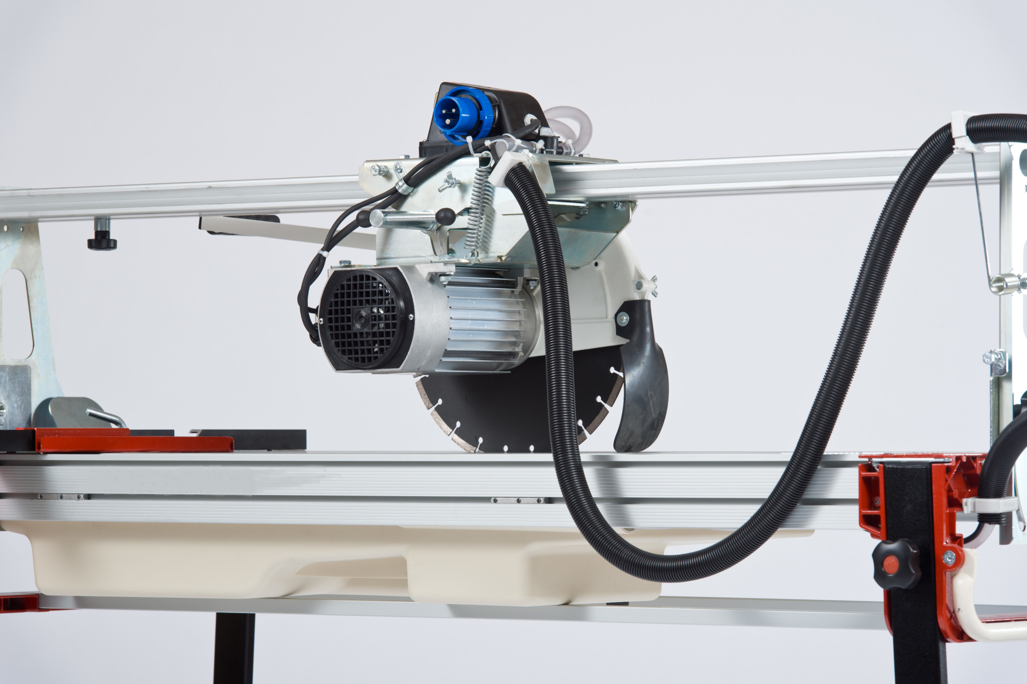 FOCUS LOW CENTER INDUCTION MOTORS - www.sogaenergyteam.com